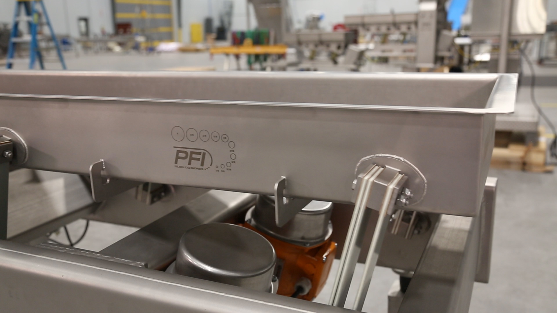 Food Conveyor Systems: When to Use Horizontal Motion vs Vibratory - PFI